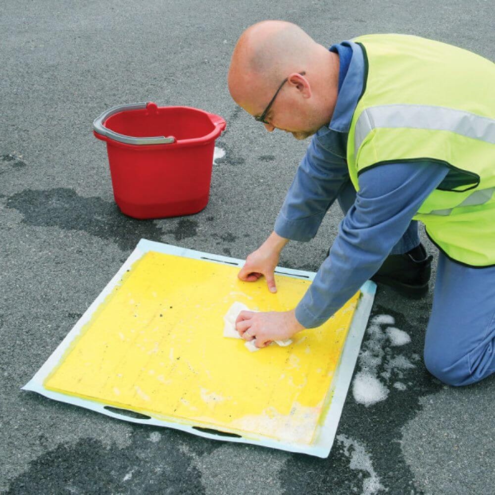 NEW PIG ESSENTIAL DRAIN COVER WITH HANDLES Spill